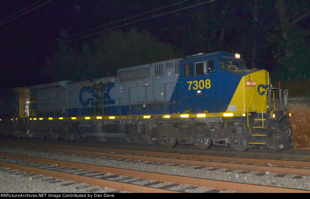 CSX CW40-8 7308 in clean YN2 paint leads Q417-10